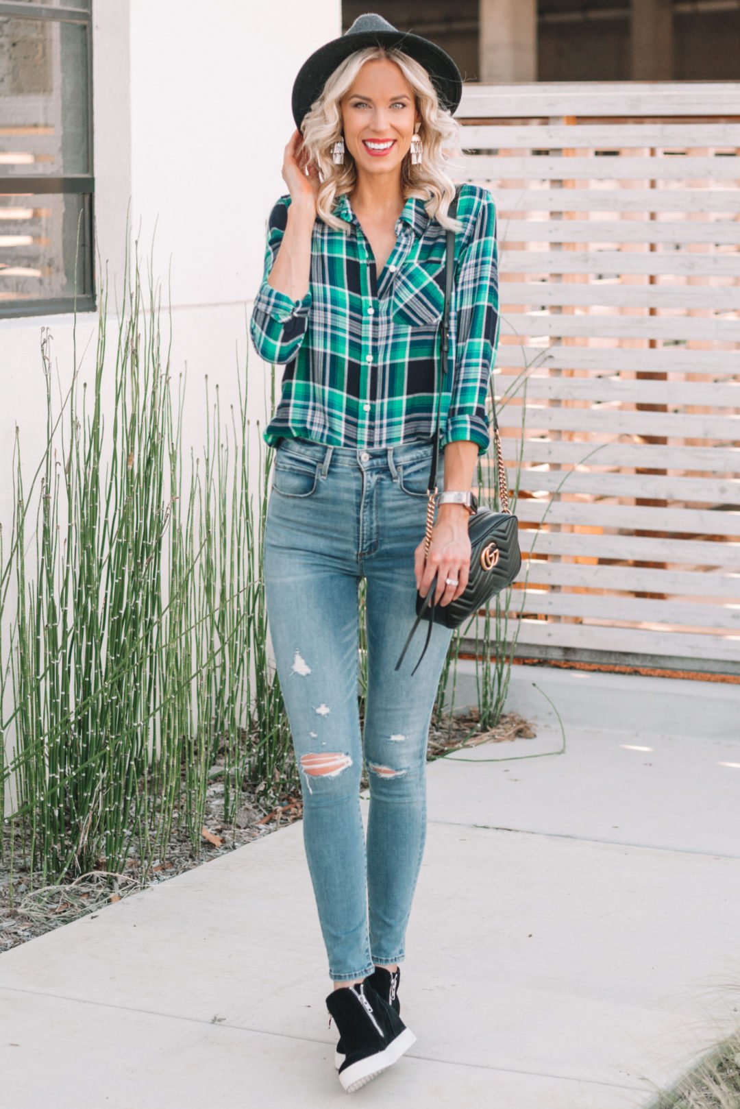 10 Ways to Wear a Flannel Shirt This Fall - Straight A Style